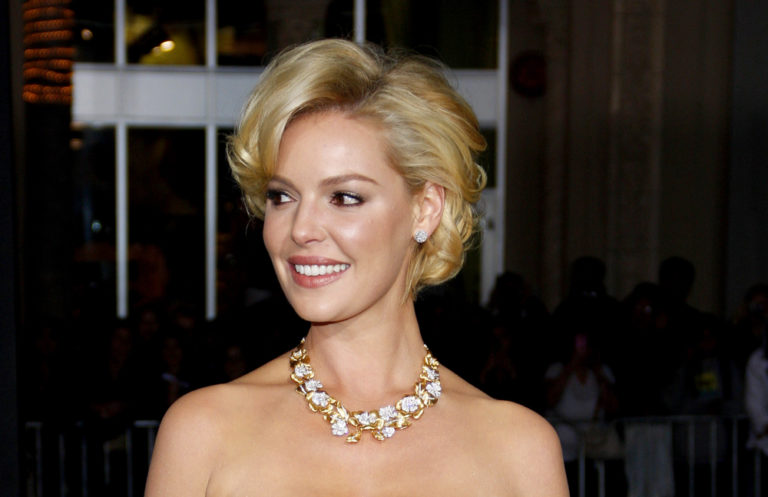 8 Celebrities With Invisalign Who Now Have Fabulous Smiles